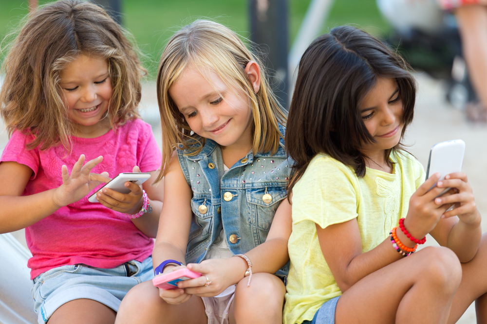 Smartphone Free Childhood - a parent-led grassroots movement ...